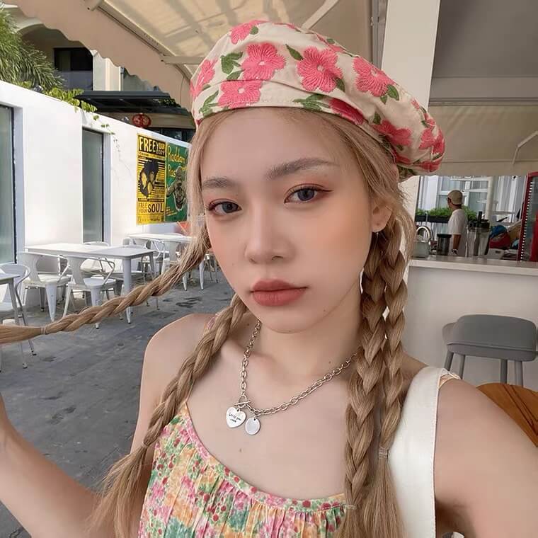 Embroidered Floral Beret | White Tanuki