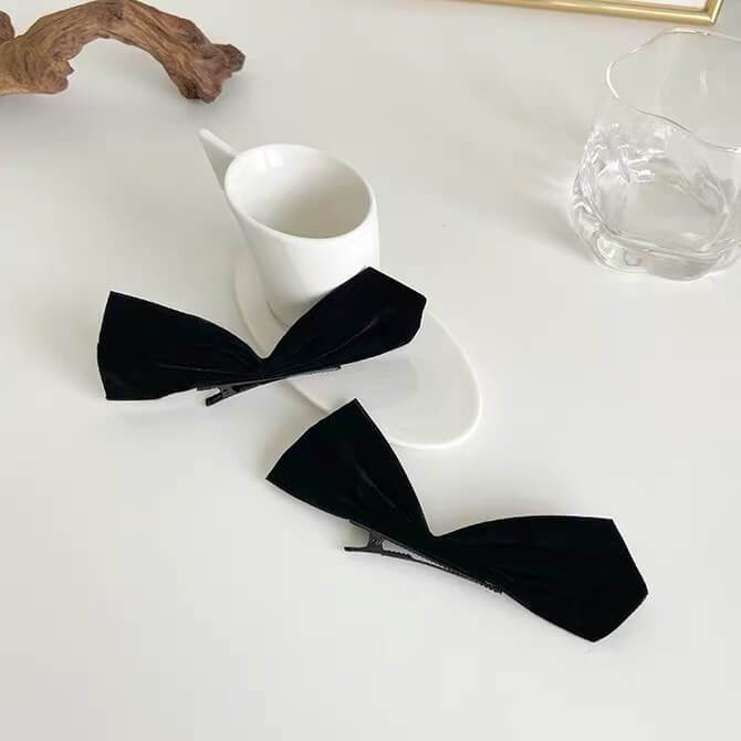 Aesthetic Black Bows | White Tanuki