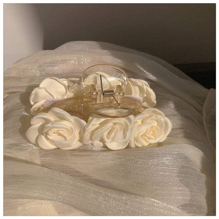 White Roses Claw Clip | White Tanuki