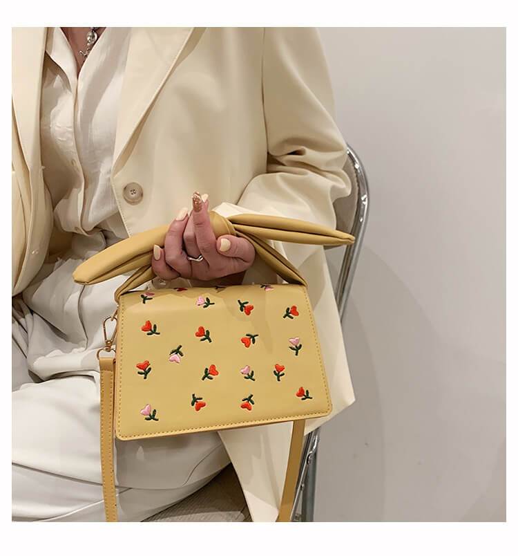 Blooming Hearts Shoulder Bag | White Tanuki