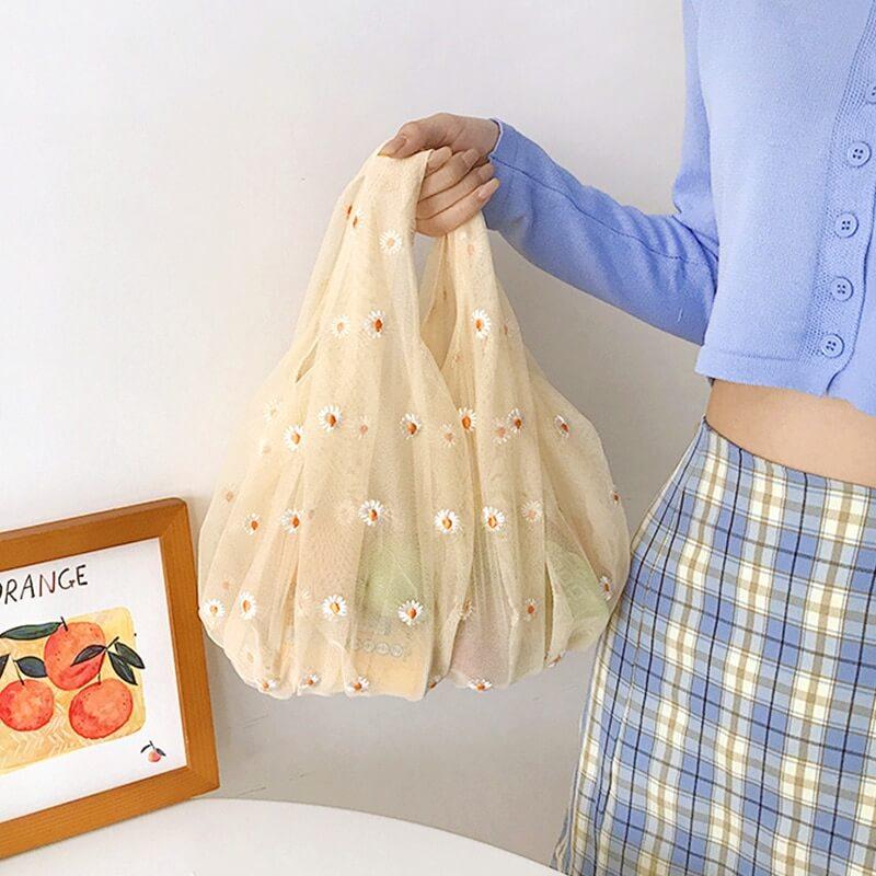 Summer Daisy Tote Bag | White Tanuki