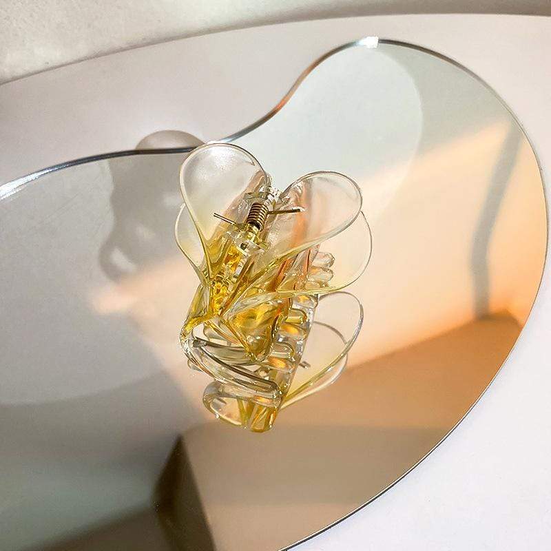 Transparent Heart Claw Clip | White Tanuki